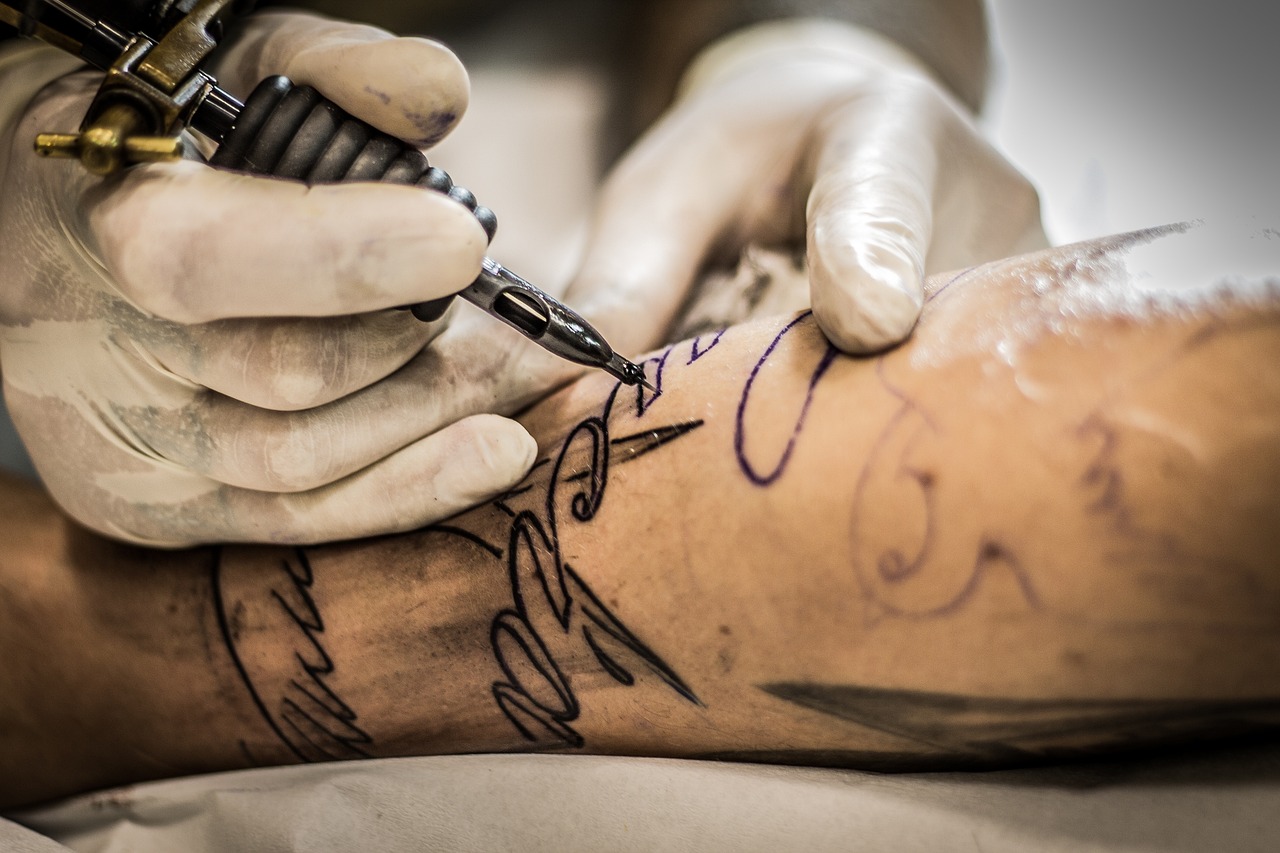 Entenda por que a tatuagem não desaparece com o passar do tempo