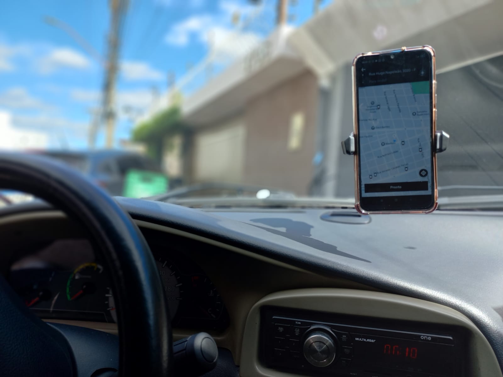 Recusa de motorista em ajudar passageira gera polêmica na web ...