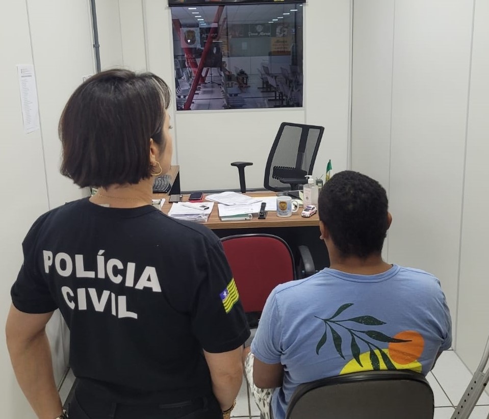 Homem é preso por importunar sexualmente mulheres pelo whatsapp em ... Homem é preso por importunar sexualmente mulheres pelo whatsapp em ...